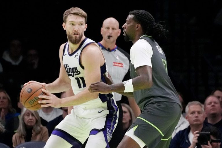 Kings All-Star expected to return tonight as trade rumors ramp up ...